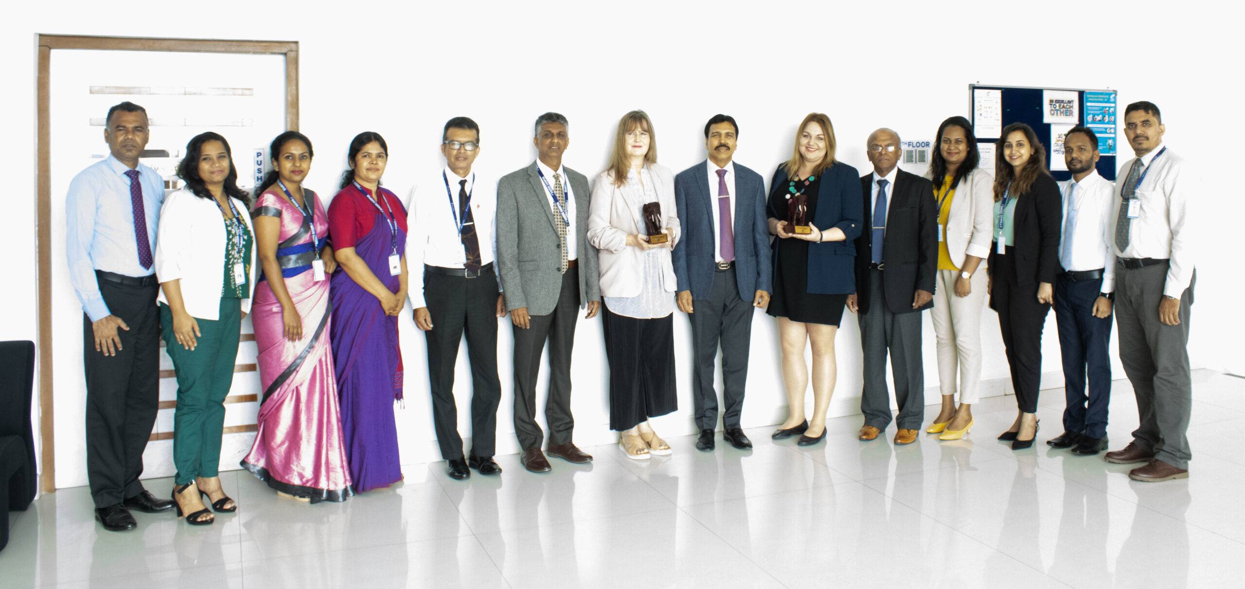 එක්සත් රාජධානියේ කැන්ටබරි ක්‍රයිස්ට් චර්ච් සරසවි නියෝජිත පිරිසක් Saegis ...