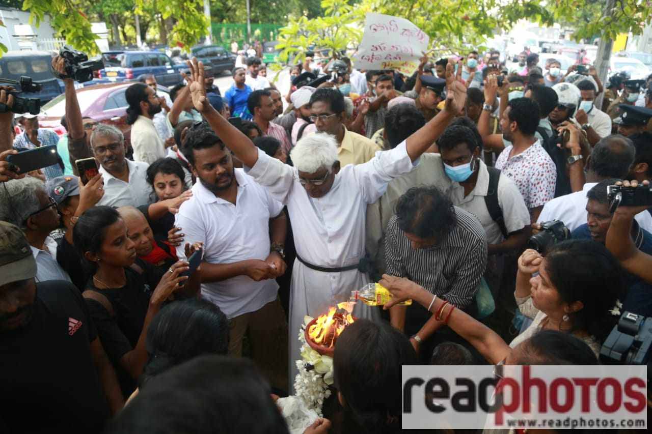 මුල්ලිවෛක්කාල් සැමරුමට විරෝධතා Lnw Sinhala
