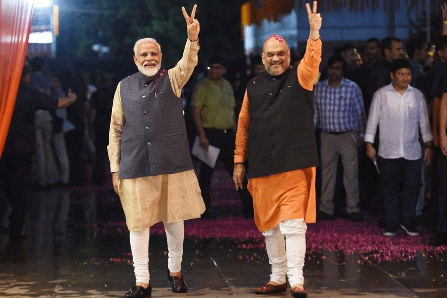 'ෂාට දෙවියන්ගේ ත්‍යාගයක් ඇත. චානක්‍යාට වඩා මොළය තියුණුය' - මොදිගේ ජයග් ...