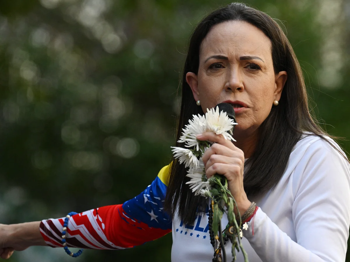 ලෝකයම බලා සිටි මොහොතක මෙවර නොබෙල් සාම ත්‍යාගය වෙනිසියුලාවේ දේශපාලන ක්‍රියාකාරිනියක වන Maria ...